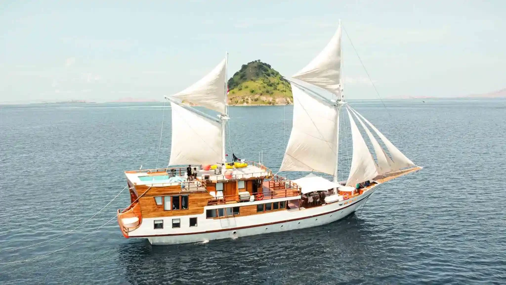 Sewa Kapal Lady Grace - Luxury Phinisi 2025