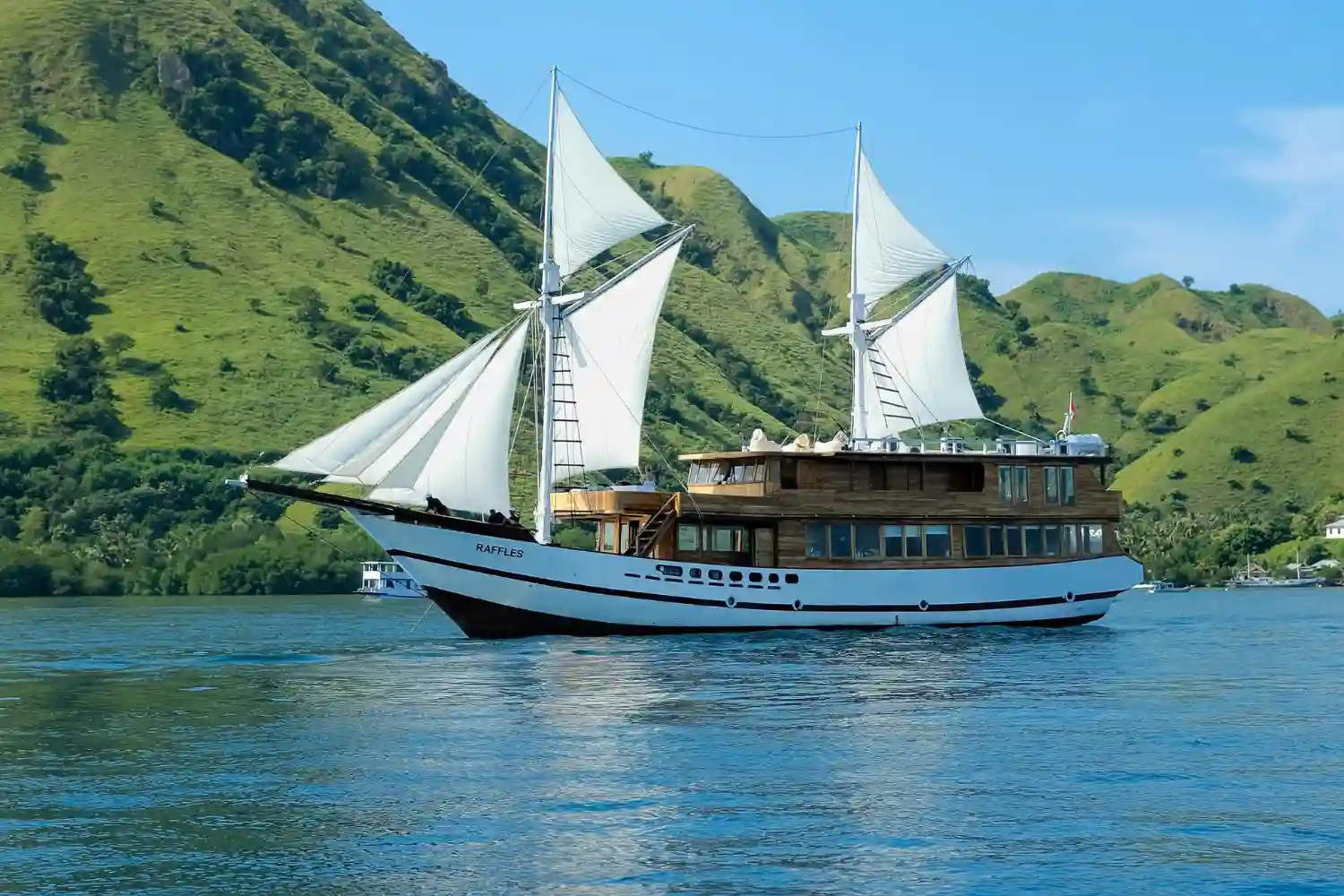 Raffles Cruise - Phinisi Trip Indonesia